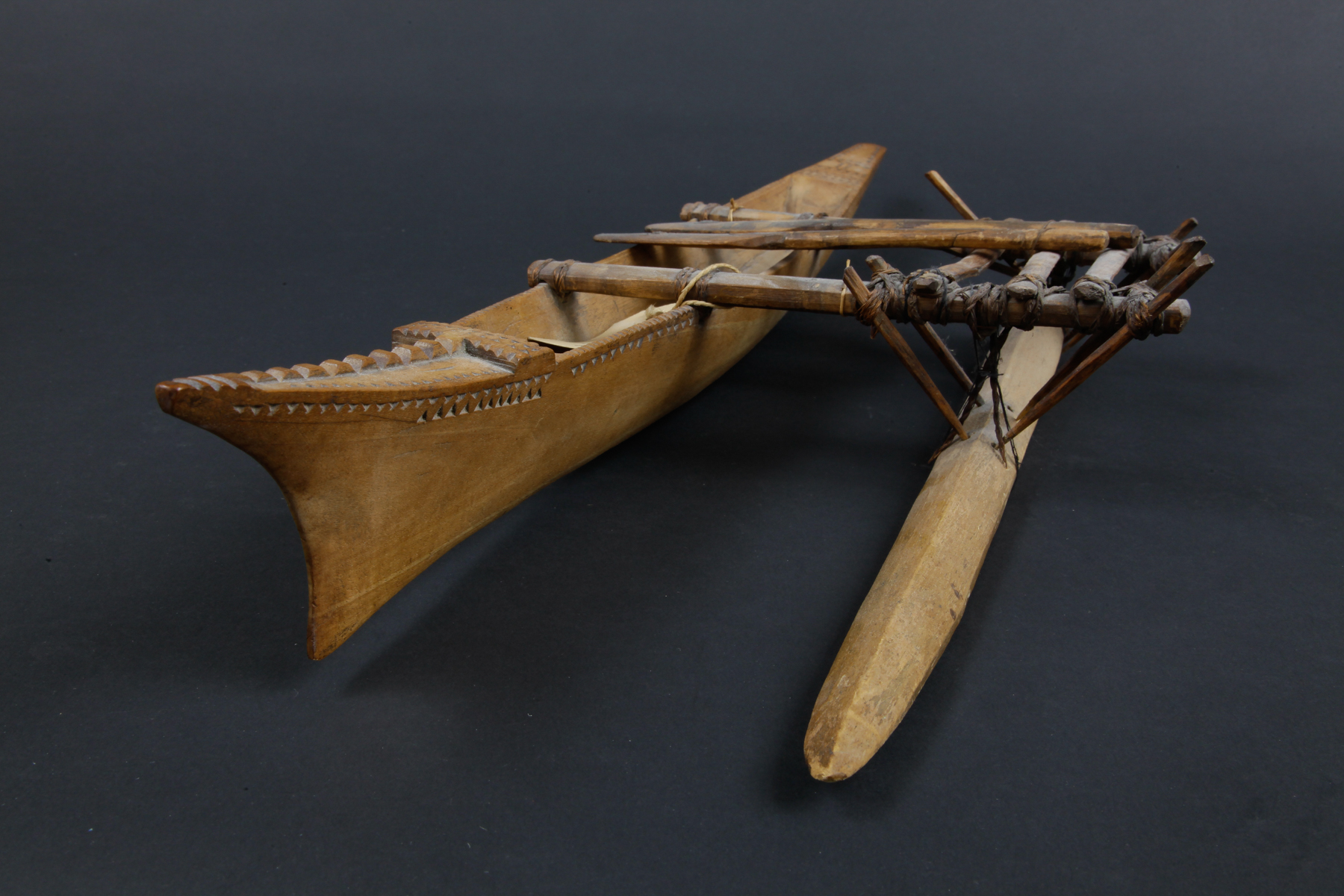 Paopao outrigger canoe model | Galerie Flak